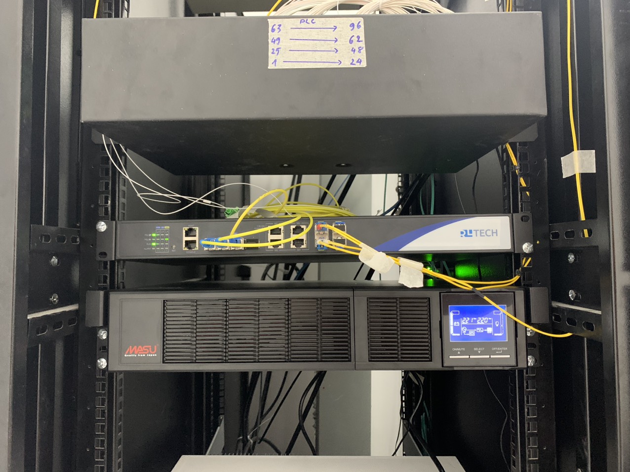 Lắp đăt bộ lưu điện cho tủ rack server hệ thống mạng tại TpHCM